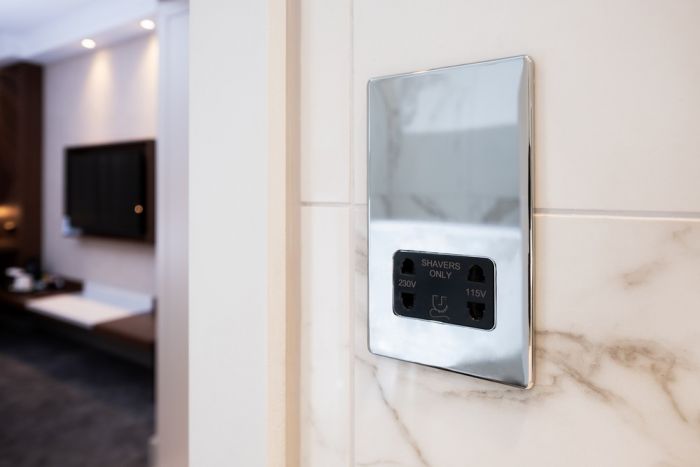 Polished Chrome Shaver Socket | 1 Gang Shaver Socket with Black Insert ...